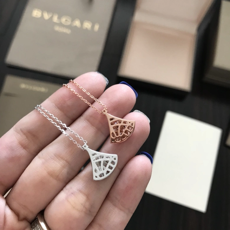 Accurate model Bvlgari Necklaces