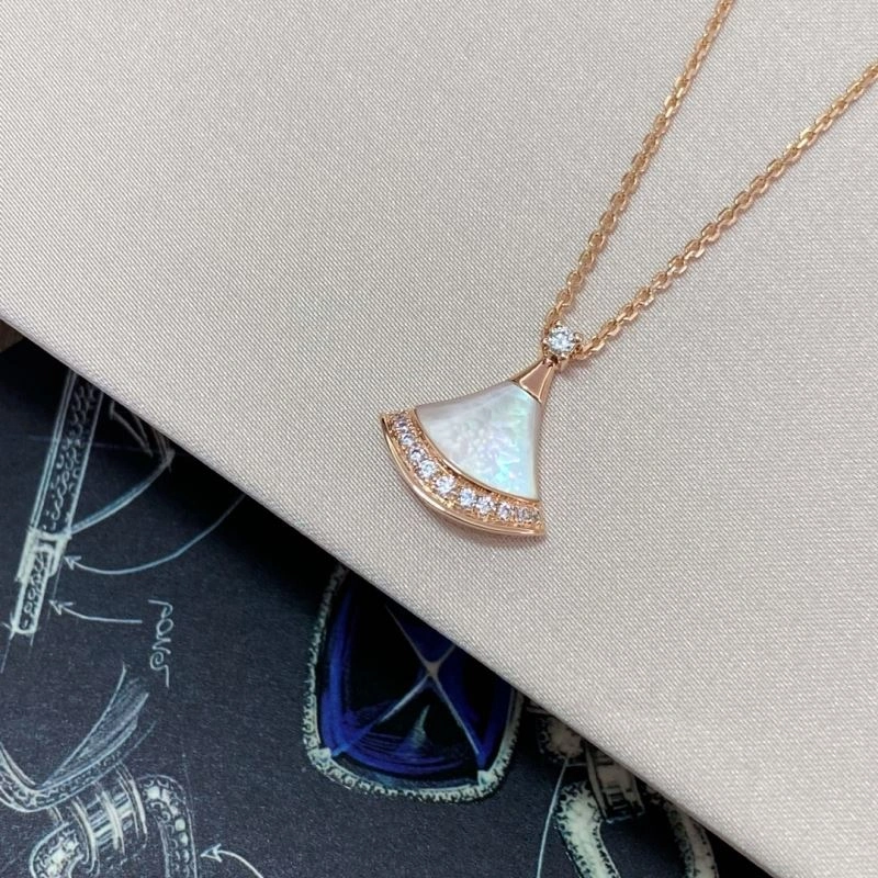 Bargain Bvlgari Necklaces