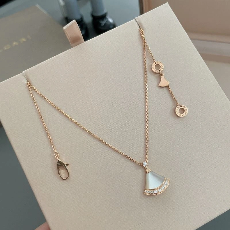 Bargain Bvlgari Necklaces