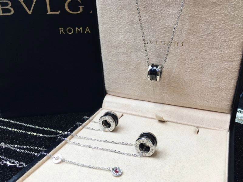 Real Bvlgari Necklaces