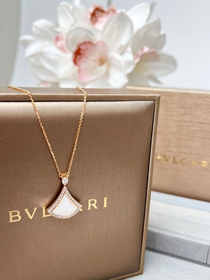 Low-cost Bvlgari Necklaces