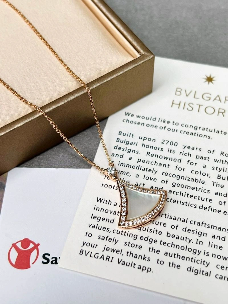 Low-cost Bvlgari Necklaces