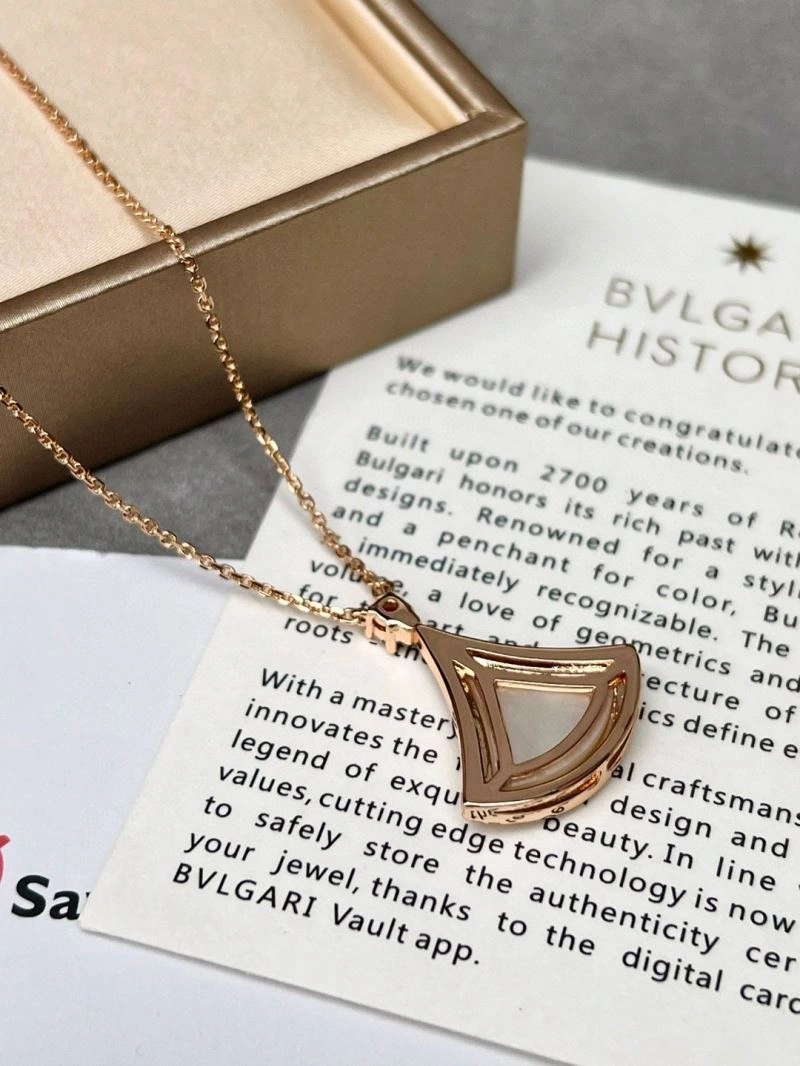 Low-cost Bvlgari Necklaces