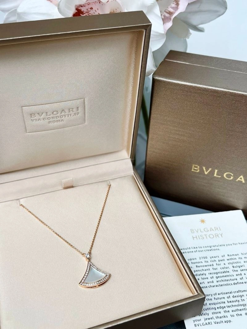 Low-cost Bvlgari Necklaces