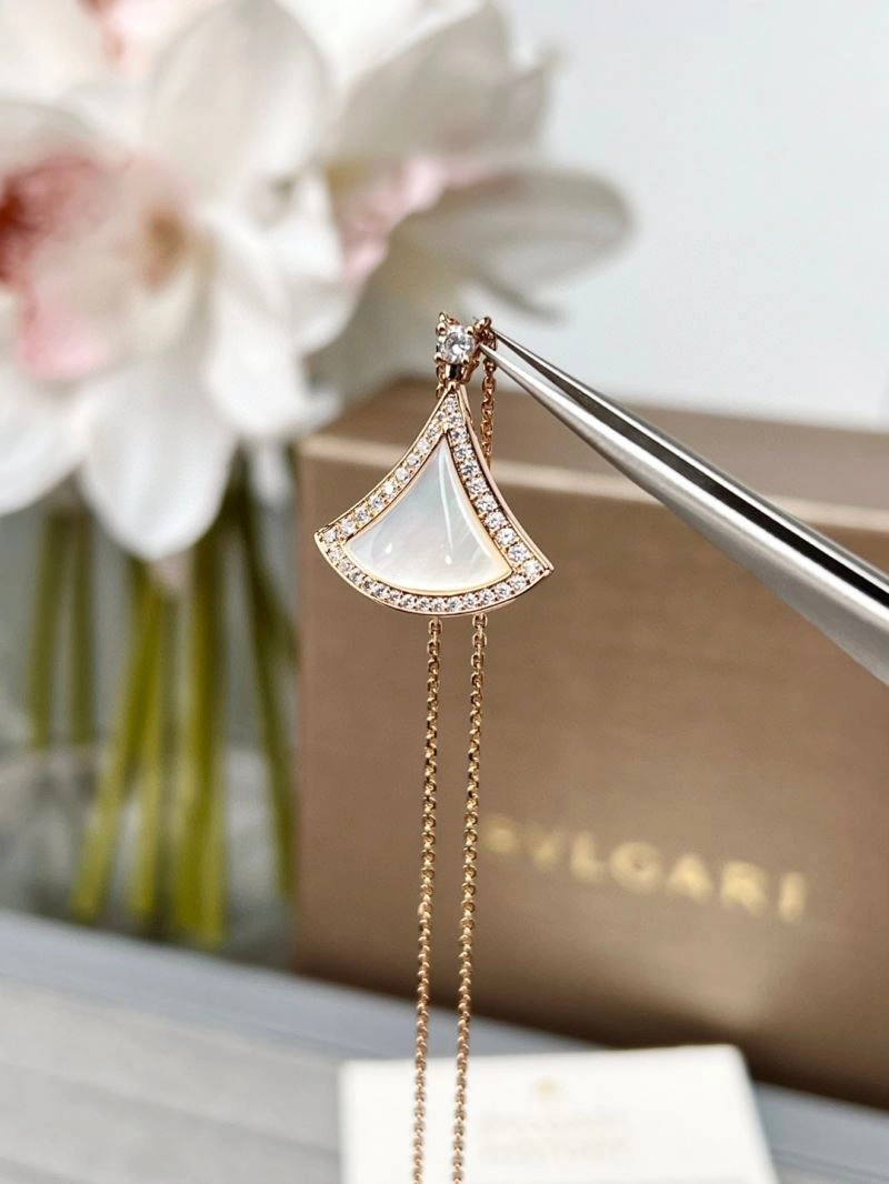 Low-cost Bvlgari Necklaces