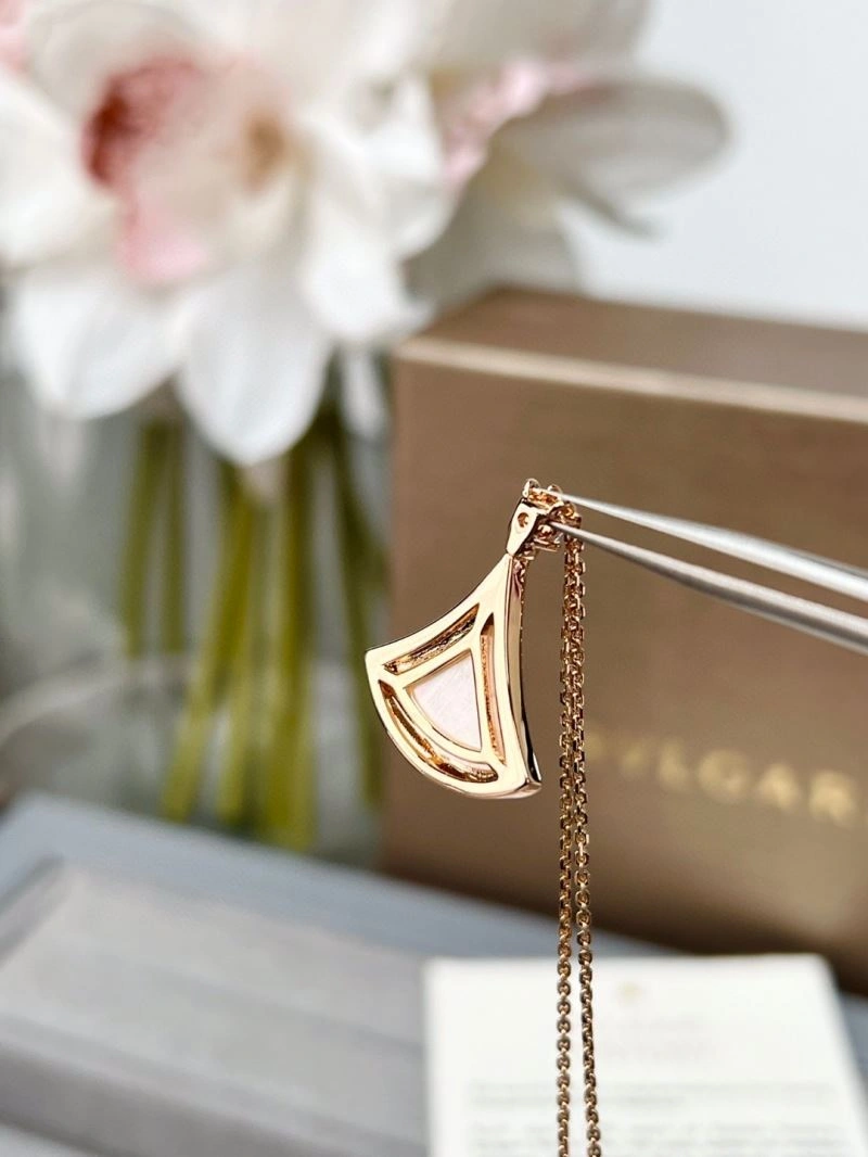 Low-cost Bvlgari Necklaces