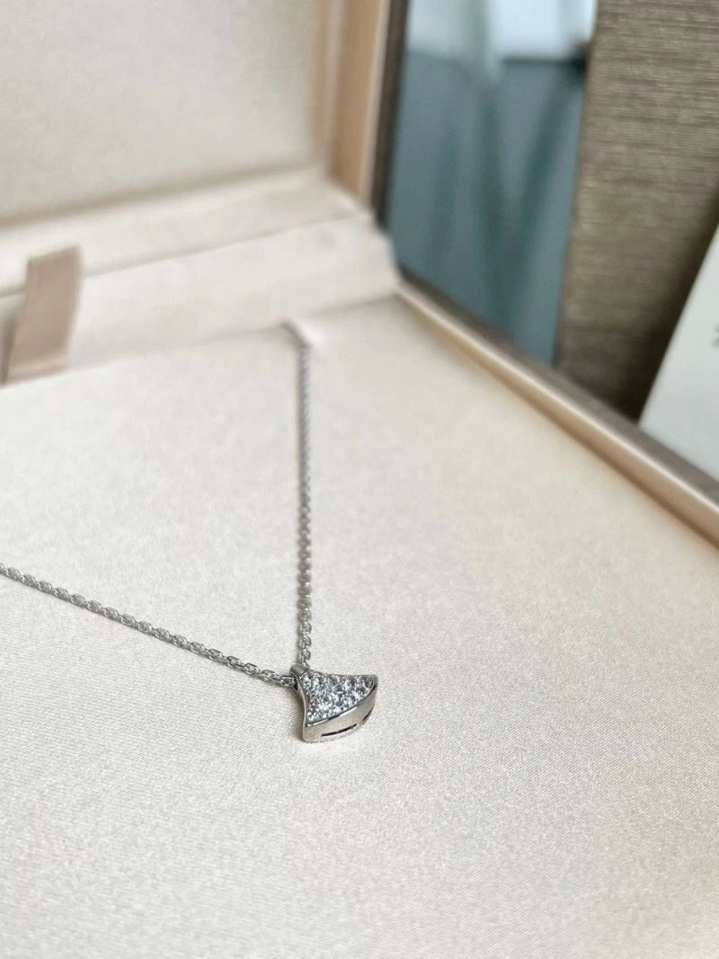 Brand-authenticated Bvlgari Necklaces