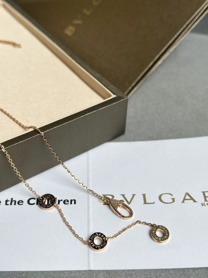 Indistinguishable Bvlgari Necklaces