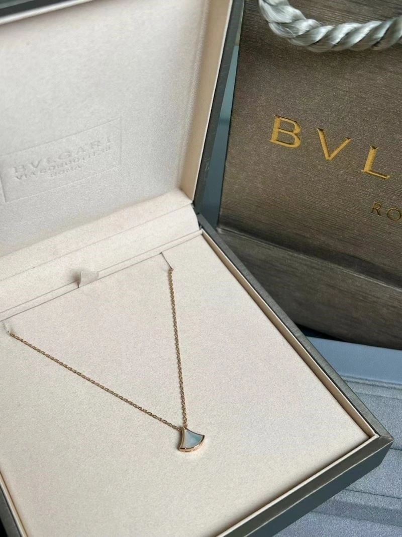 Indistinguishable Bvlgari Necklaces