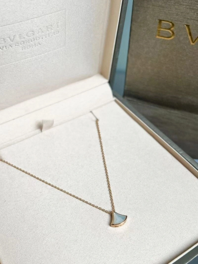 Indistinguishable Bvlgari Necklaces