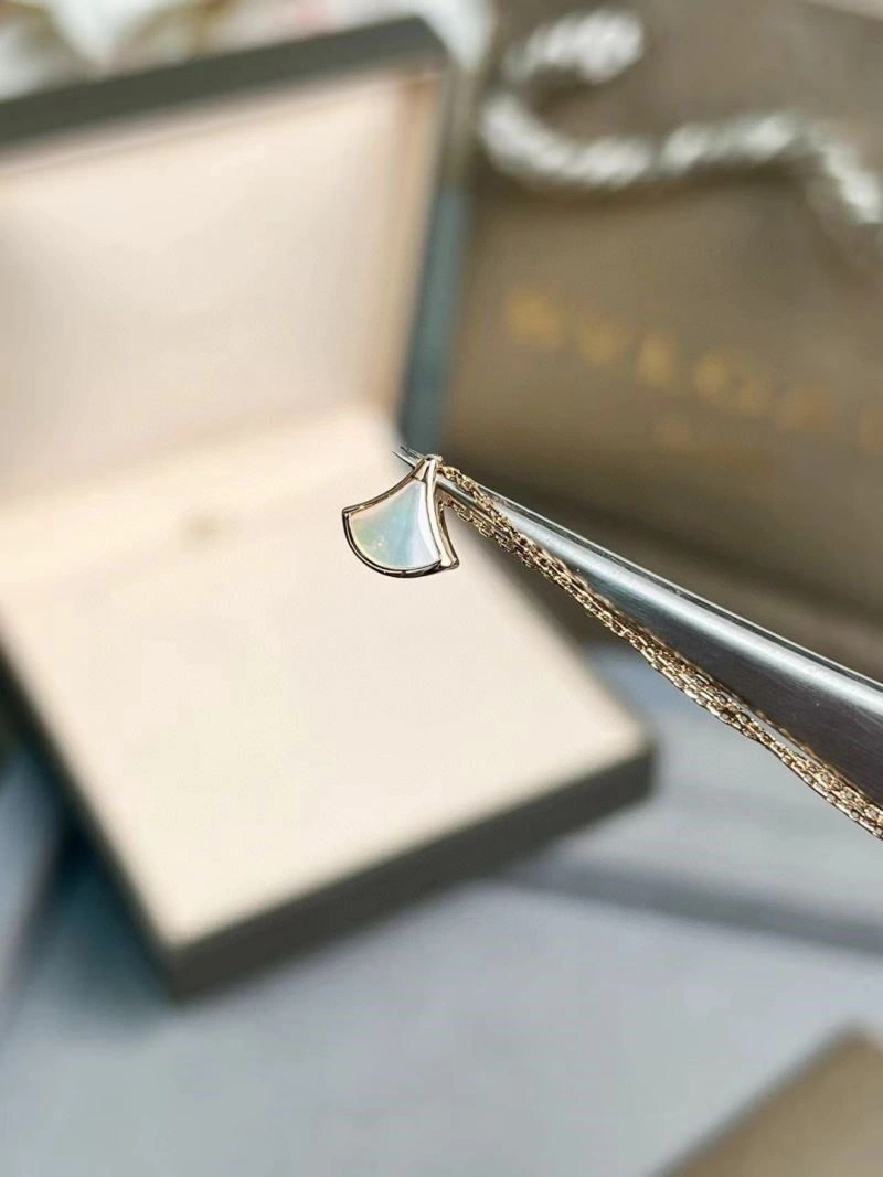 Indistinguishable Bvlgari Necklaces