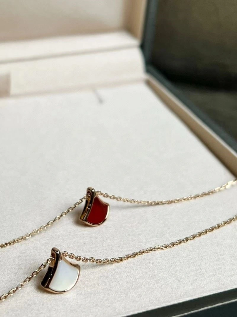Indistinguishable Bvlgari Necklaces