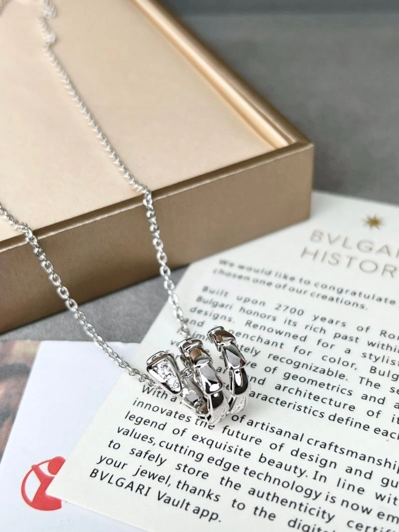Bargain Bvlgari Necklaces
