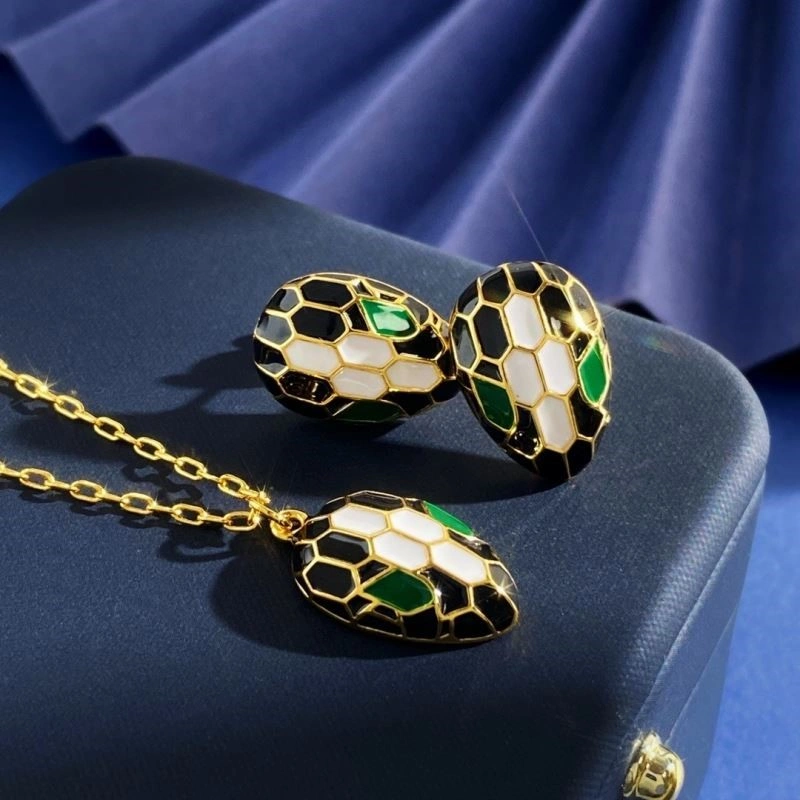 Top match Bvlgari Necklaces