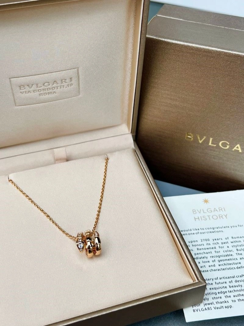 Indistinguishable Bvlgari Necklaces