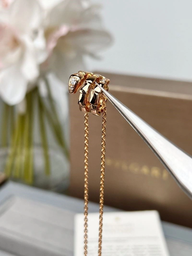 Indistinguishable Bvlgari Necklaces