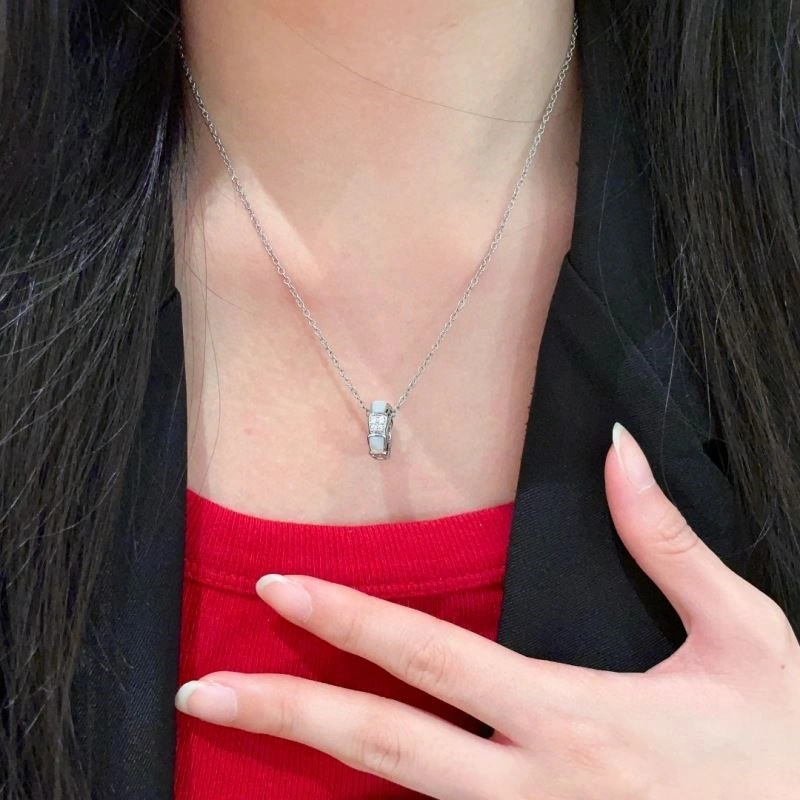 Brand-authenticated Bvlgari Necklaces