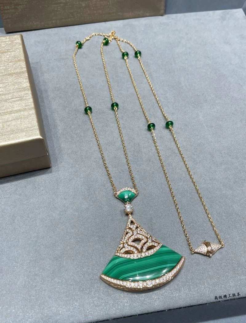 Indistinguishable Bvlgari Necklaces