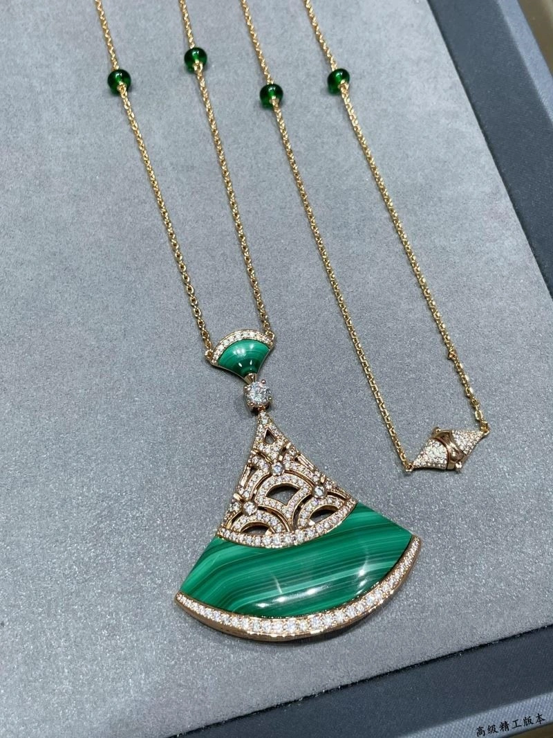 Indistinguishable Bvlgari Necklaces