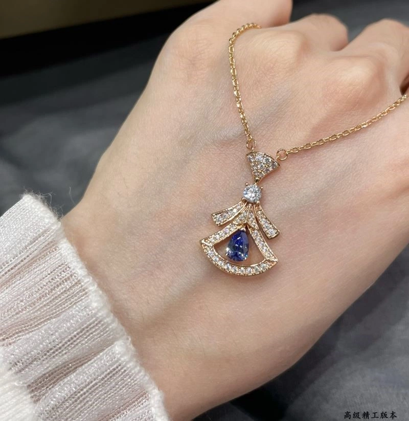 Indistinguishable Bvlgari Necklaces