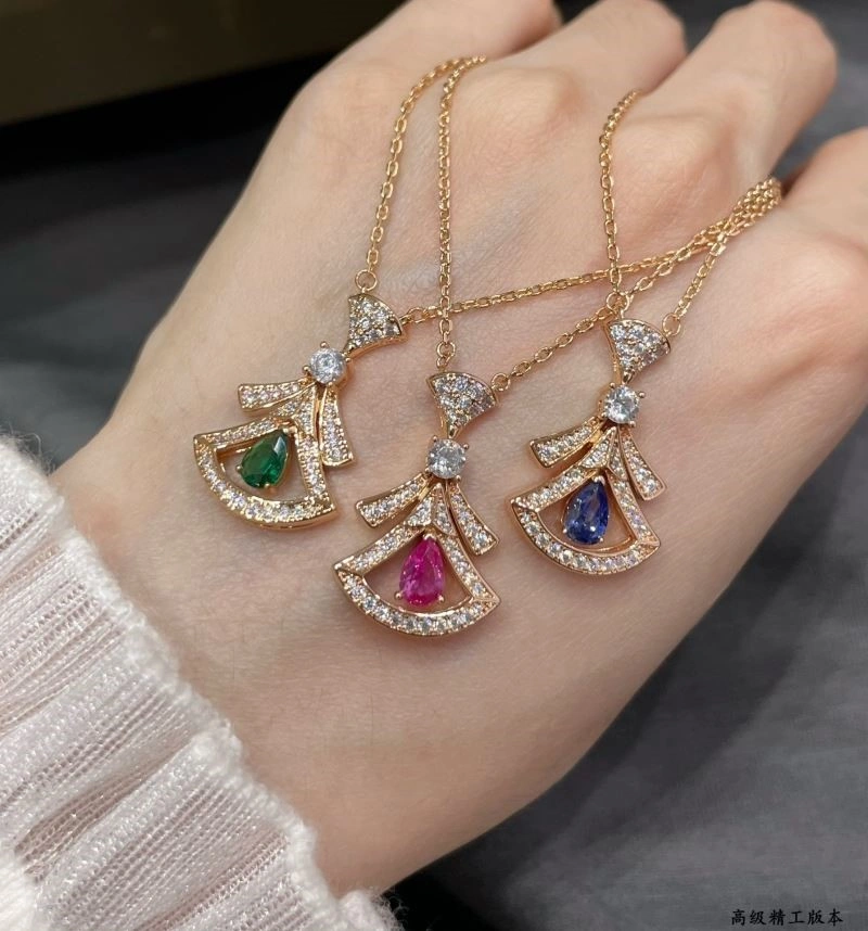 Indistinguishable Bvlgari Necklaces