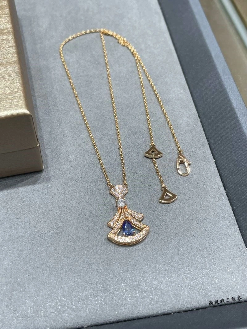 Indistinguishable Bvlgari Necklaces