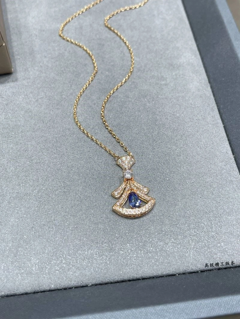Indistinguishable Bvlgari Necklaces