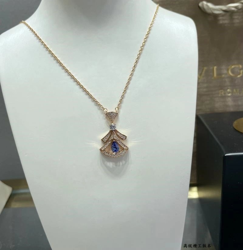 Indistinguishable Bvlgari Necklaces