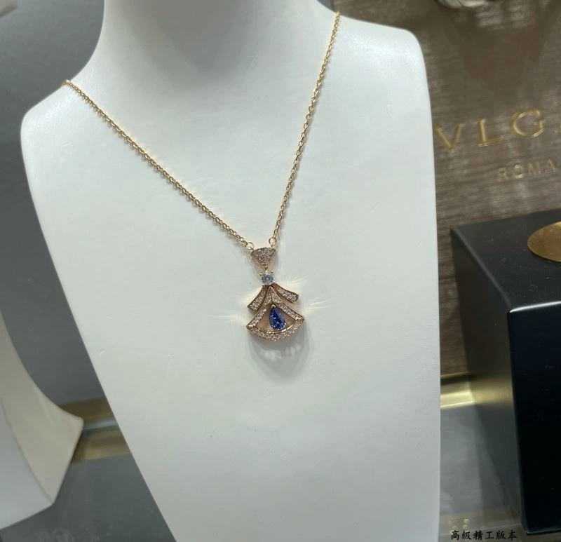 Indistinguishable Bvlgari Necklaces