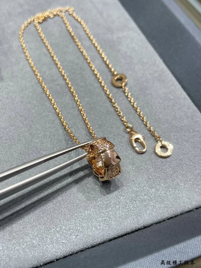 Indistinguishable Bvlgari Necklaces