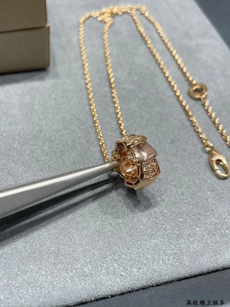 Indistinguishable Bvlgari Necklaces