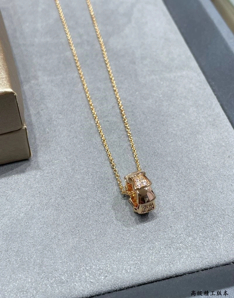 Indistinguishable Bvlgari Necklaces