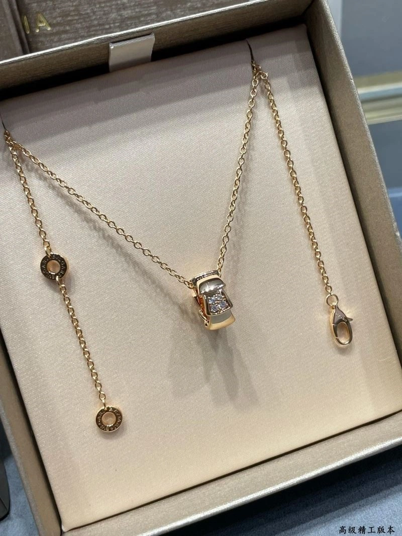 Indistinguishable Bvlgari Necklaces