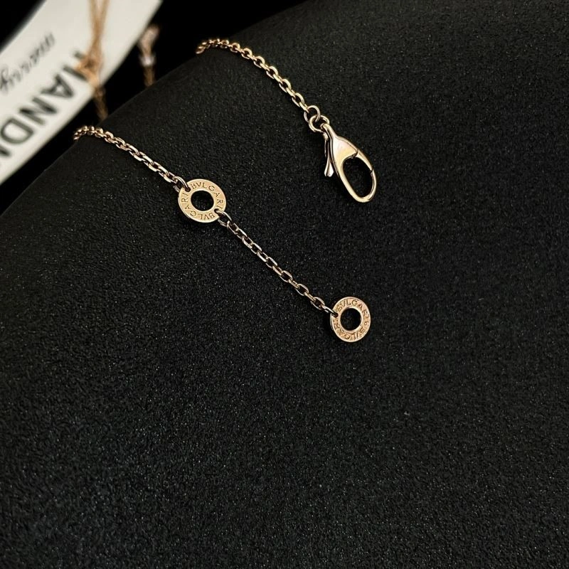 Low-cost Bvlgari Necklaces