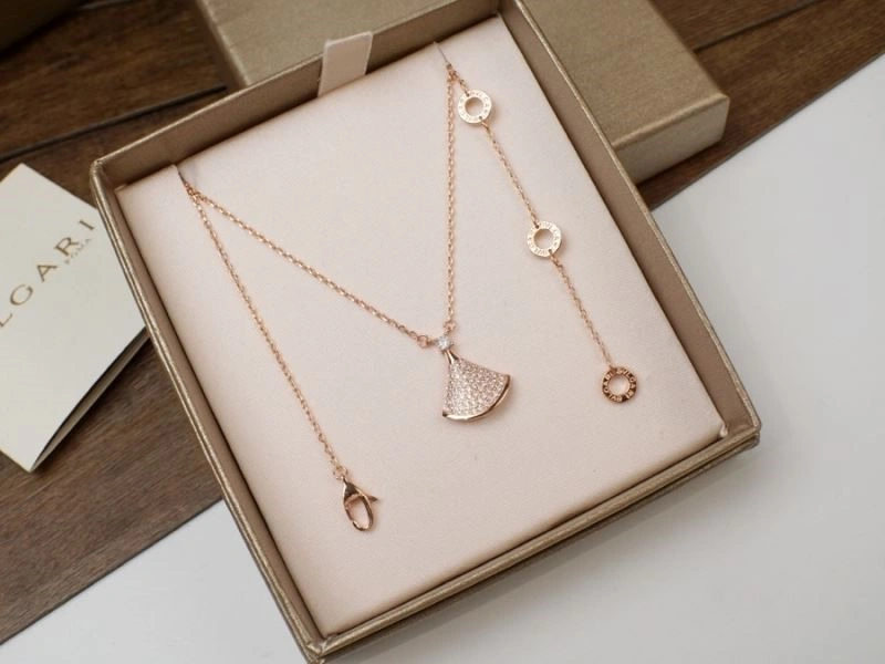 Bargain Bvlgari Necklaces