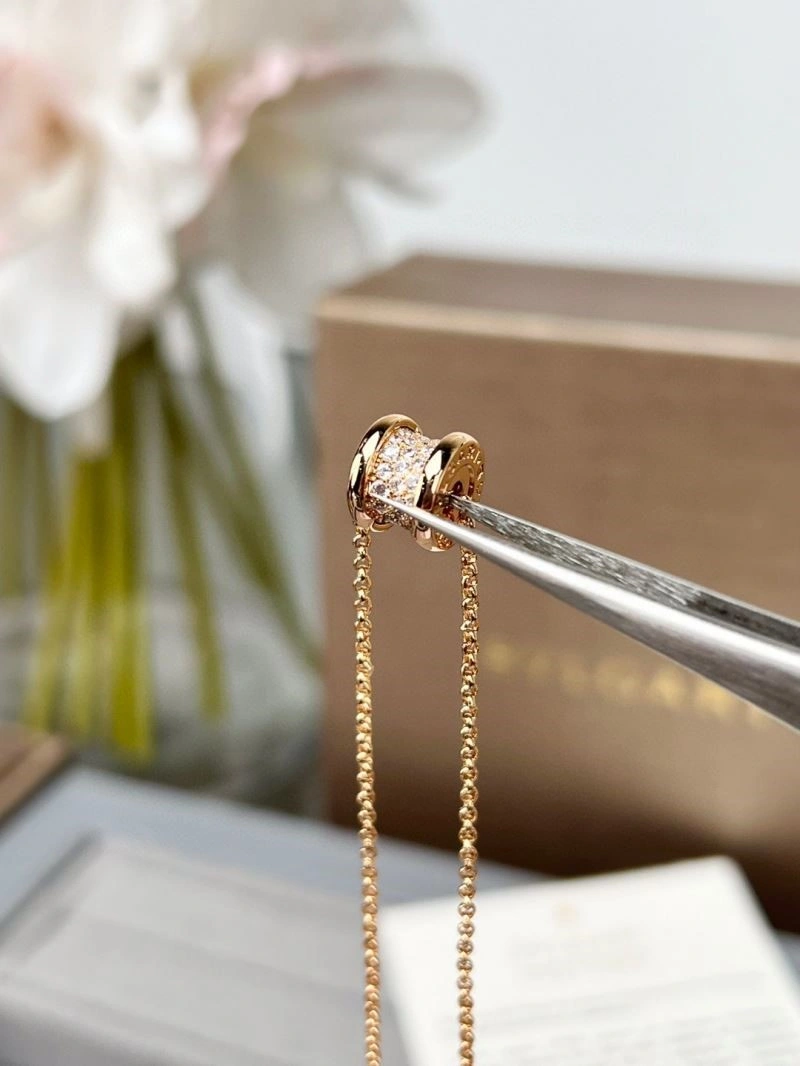 Indistinguishable Bvlgari Necklaces