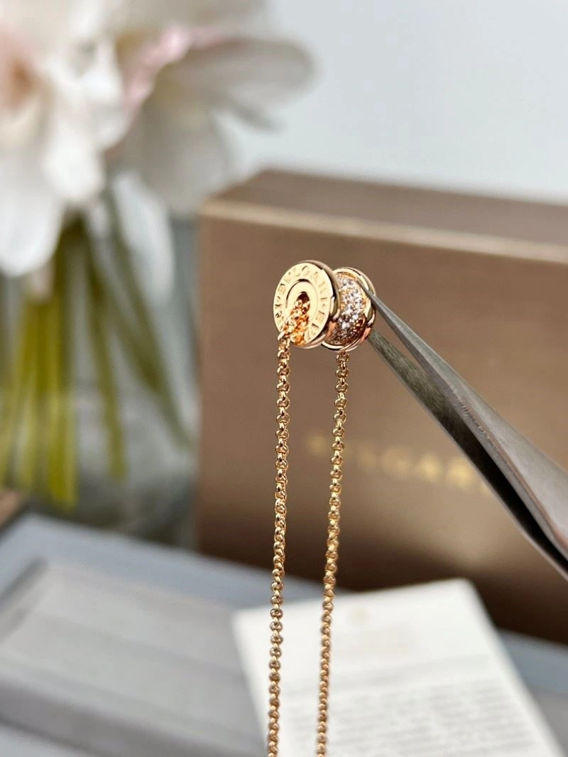 Indistinguishable Bvlgari Necklaces
