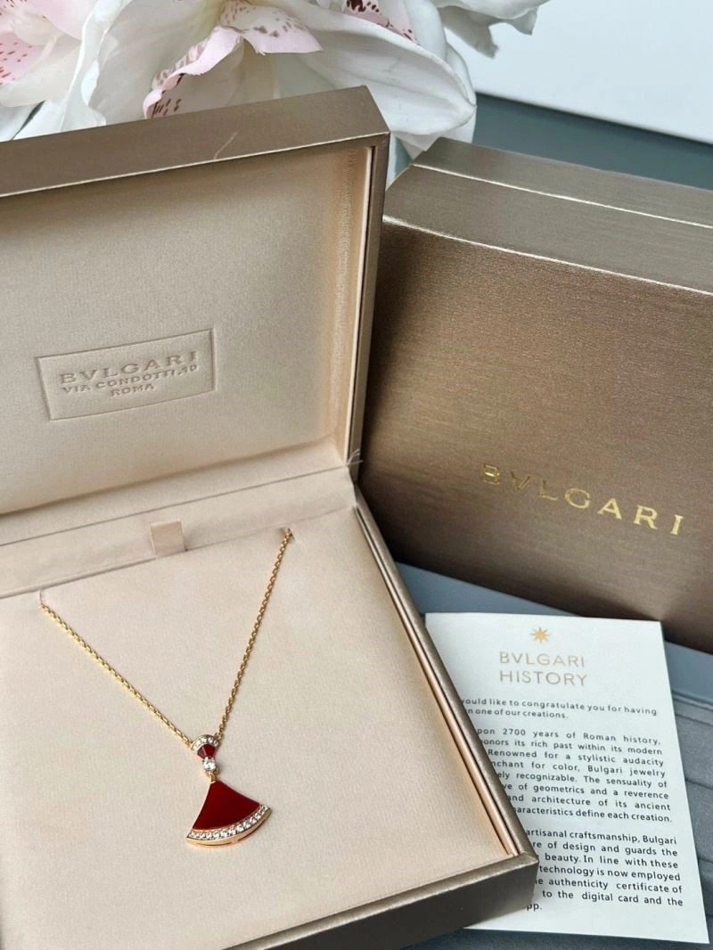 Accurate model Bvlgari Necklaces