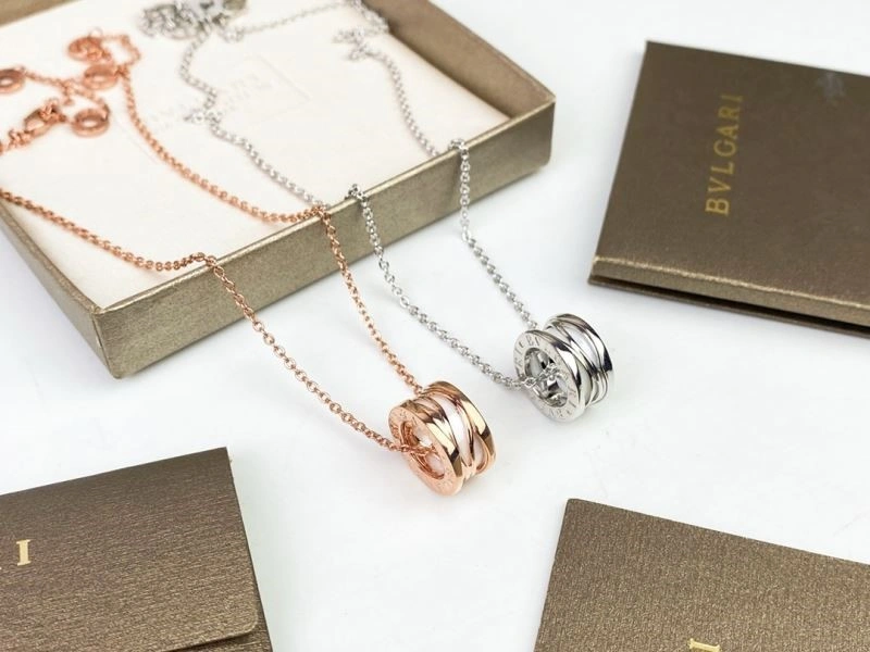 Indistinguishable Bvlgari Necklaces