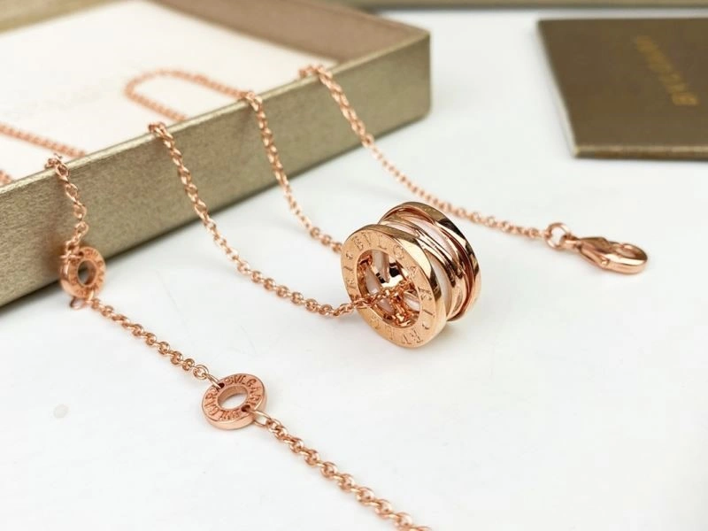 Indistinguishable Bvlgari Necklaces