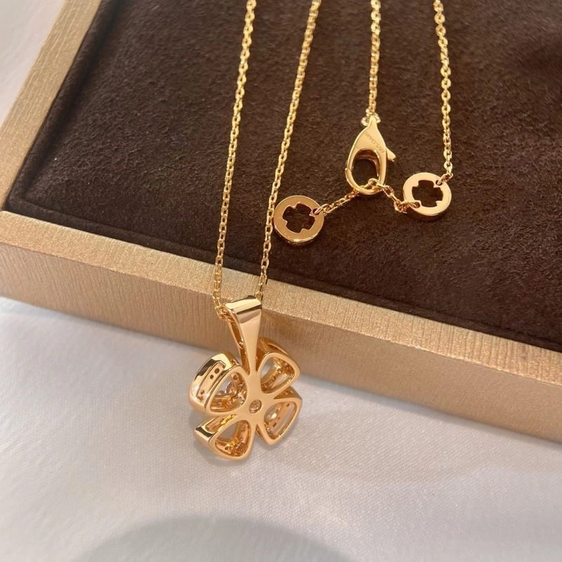 Low-cost Bvlgari Necklaces