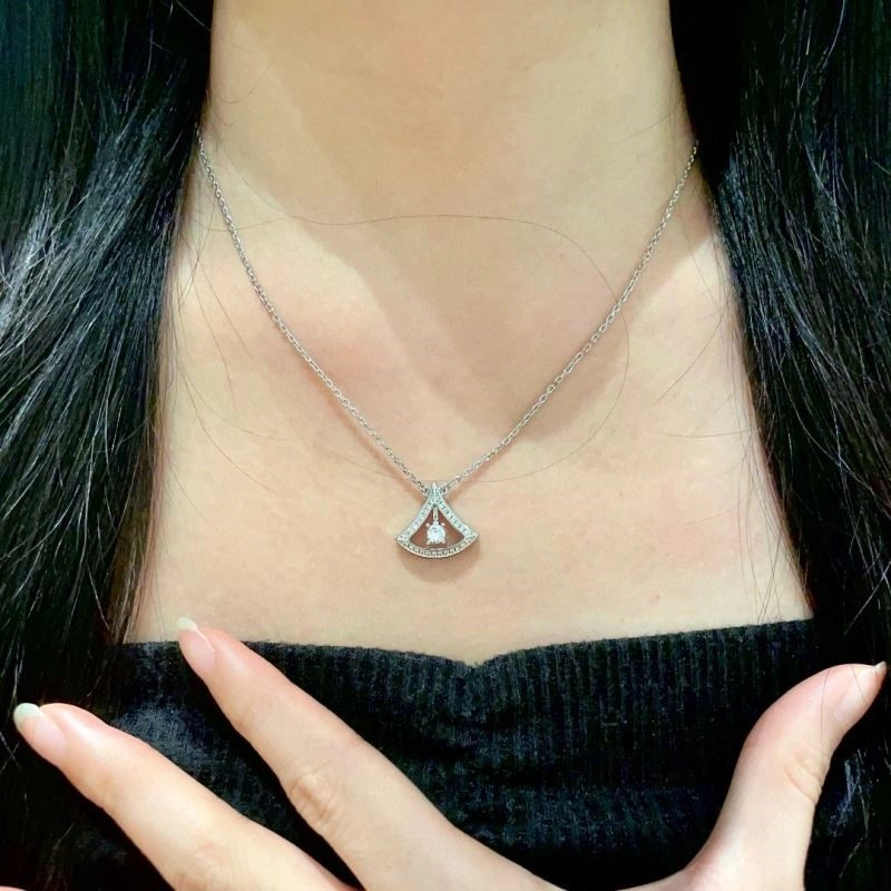 Bargain Bvlgari Necklaces