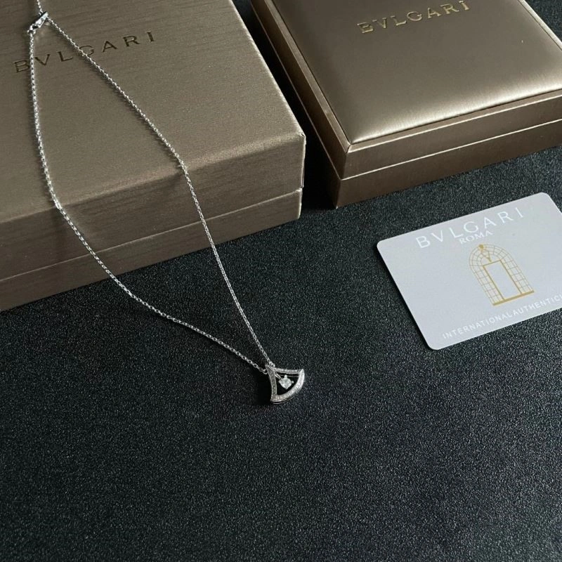 Bargain Bvlgari Necklaces