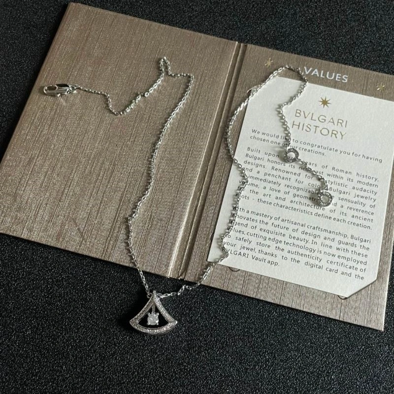 Bargain Bvlgari Necklaces
