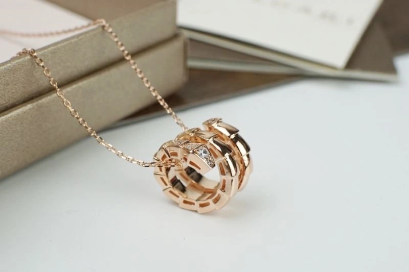 Bargain Bvlgari Necklaces