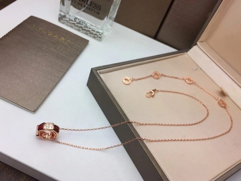 Low-cost Bvlgari Necklaces