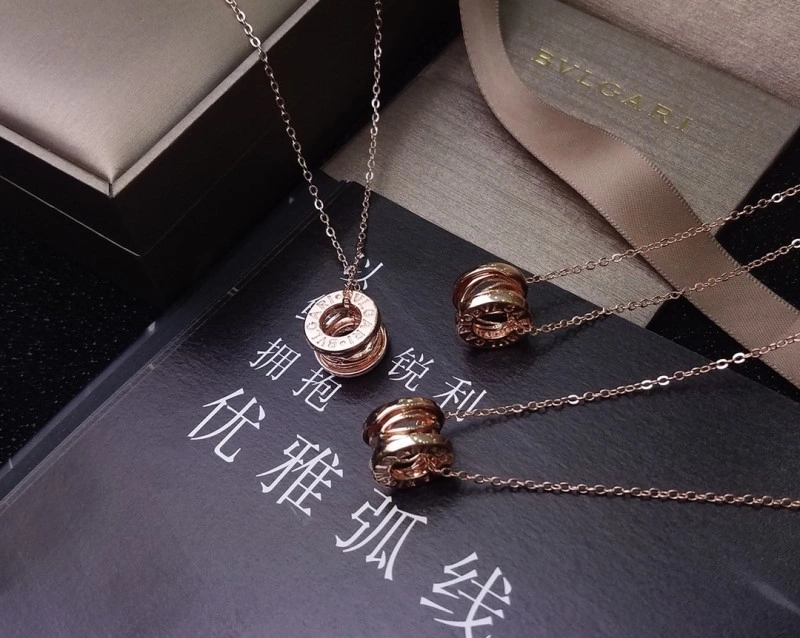 Official Bvlgari Necklaces