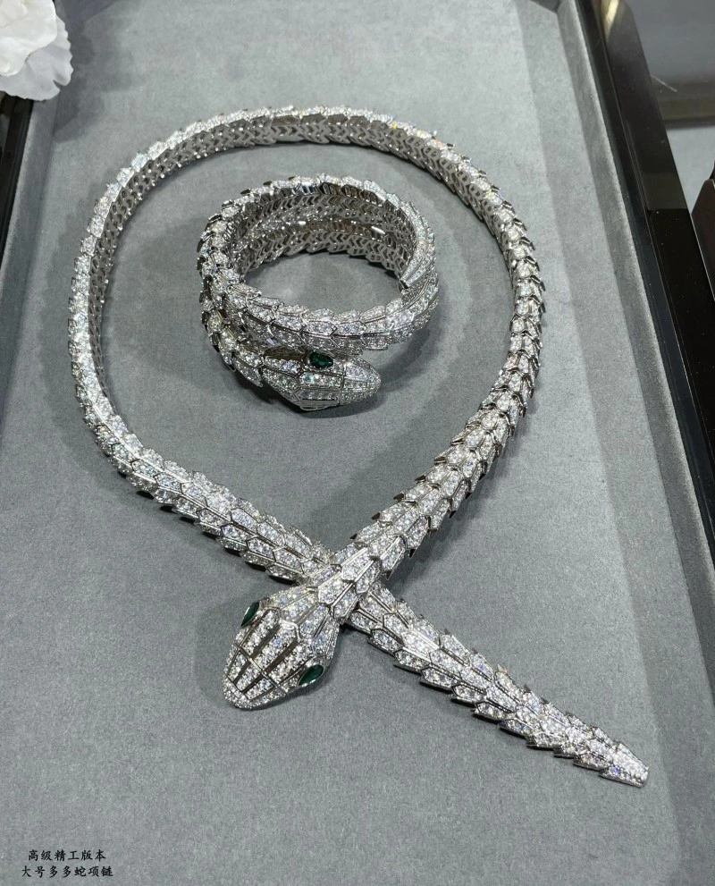Brand-authenticated Bvlgari Necklaces