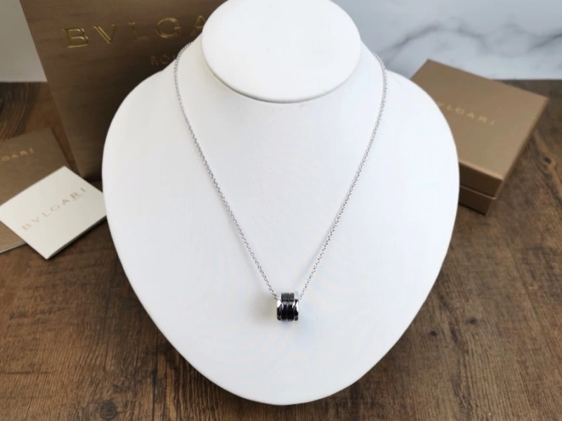 Indistinguishable Bvlgari Necklaces
