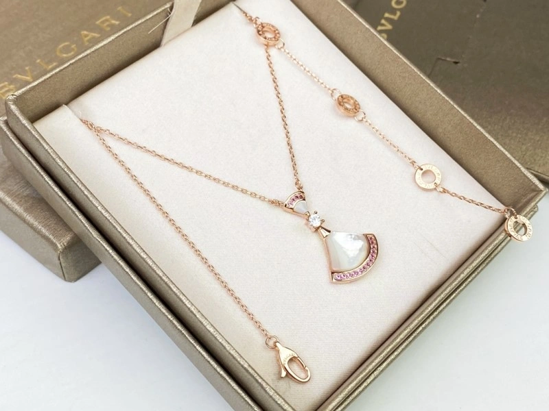 Indistinguishable Bvlgari Necklaces